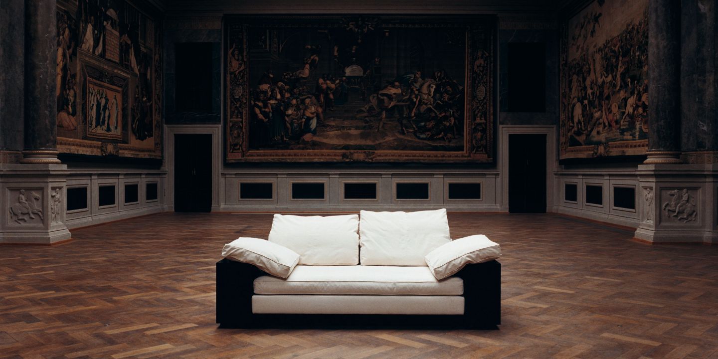 Anniversary of an Icon: 100 Years ago Eileen Gray designed the Lota Sofa - ClassiCon